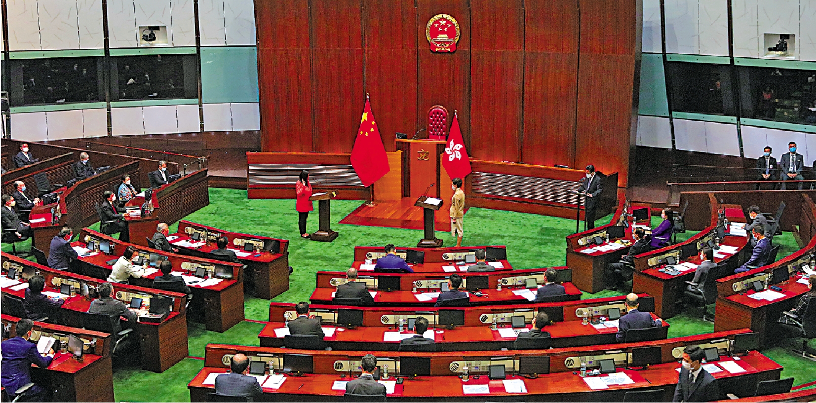 90位新任立法会议员国徽下宣誓 | 大公中原网